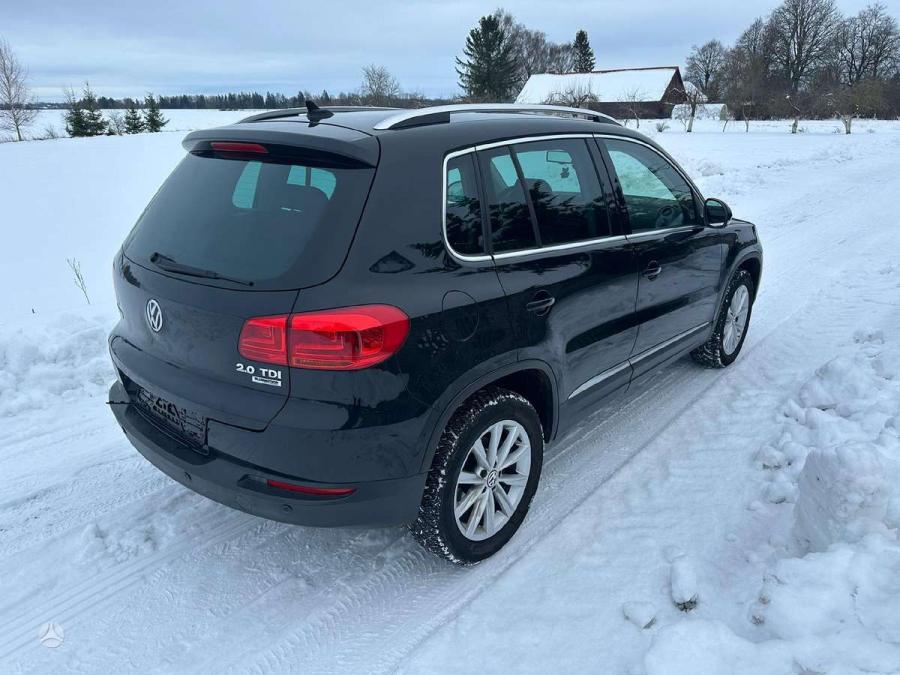 Black Volkswagen Tiguan 2015 in Kaunas, with an engine capacity of 1.97 L and mileage of 260 thousand km for 9999 €, photo 5 on AUTOMOTO.COM.LV