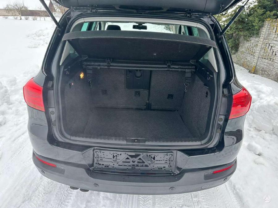 Black Volkswagen Tiguan 2015 in Kaunas, with an engine capacity of 1.97 L and mileage of 260 thousand km for 9999 €, photo 7 on AUTOMOTO.COM.LV