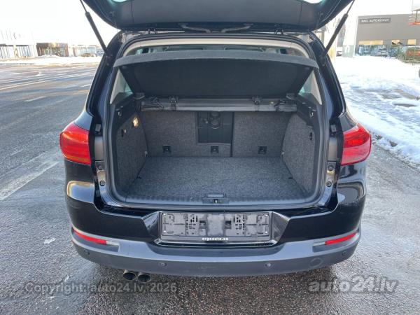 Black Volkswagen Tiguan 2015 in Viljandi, with an engine capacity of 2.00 L and mileage of 168 thousand km for 12980 €, photo 11 on AUTOMOTO.COM.LV