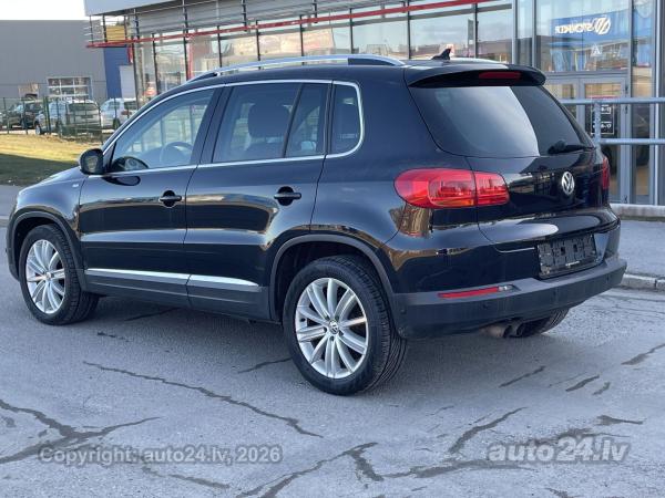 Black Volkswagen Tiguan 2015 in Viljandi, with an engine capacity of 2.00 L and mileage of 169 thousand km for 12680 €, photo 4 on AUTOMOTO.COM.LV
