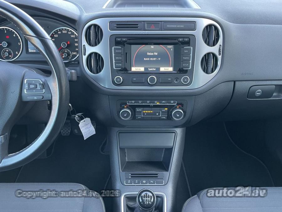 Melns Volkswagen Tiguan 2015 Viljandi, ar dzinēja tilpumu 2.00 L un nobraukumu 169 tūkst. km par 11980 €, foto 8 vietnē AUTOMOTO.COM.LV