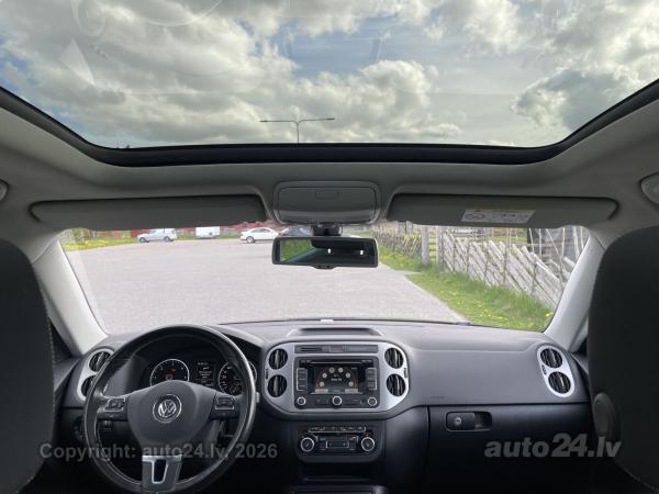 Black Volkswagen Tiguan 2015 in Viljandi, with an engine capacity of 2.00 L and mileage of 169 thousand km for 11980 €, photo 5 on AUTOMOTO.COM.LV