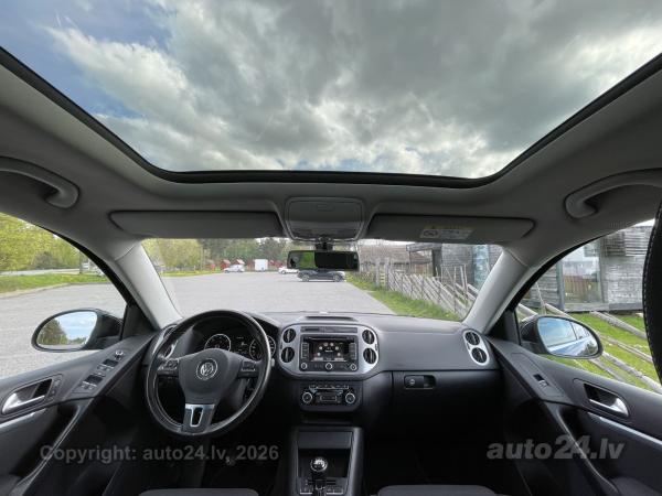 Black Volkswagen Tiguan 2015 in Viljandi, with an engine capacity of 2.00 L and mileage of 169 thousand km for 11980 €, photo 7 on AUTOMOTO.COM.LV