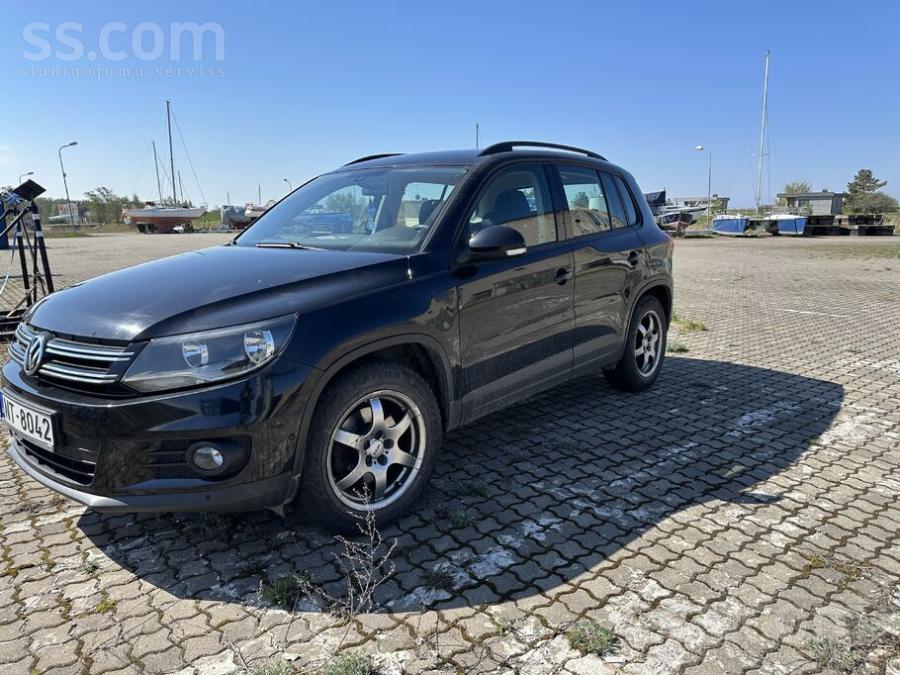 Black Volkswagen Tiguan 2015 in Limbazi, with an engine capacity of 2.00 L and mileage of 203 thousand km for 8200 €, photo 1 on AUTOMOTO.COM.LV