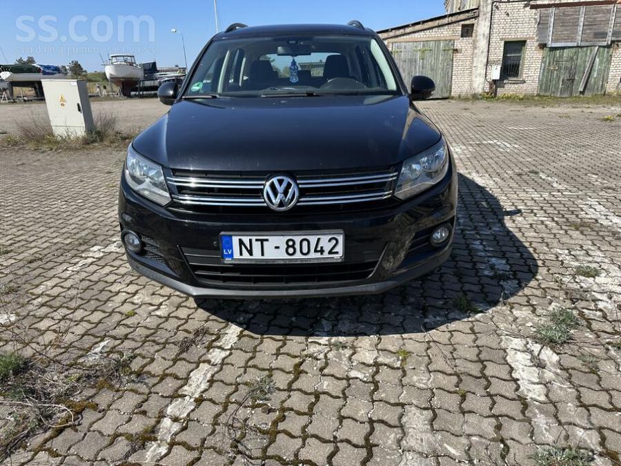 Black Volkswagen Tiguan 2015 in Limbazi, with an engine capacity of 2.00 L and mileage of 203 thousand km for 8200 €, photo 4 on AUTOMOTO.COM.LV