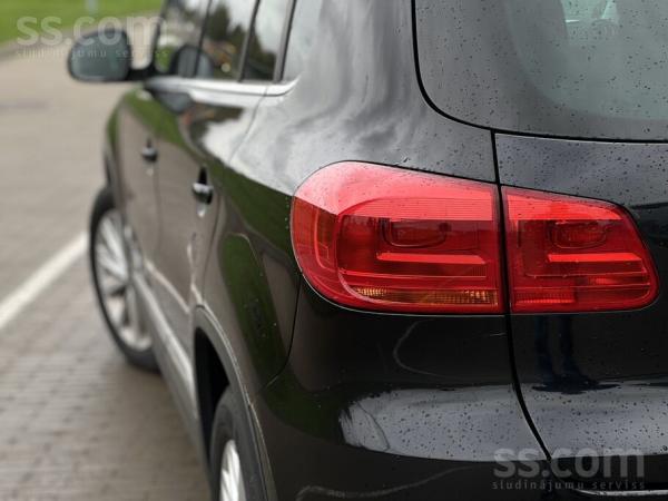 Black Volkswagen Tiguan 2015 in Rezekne, with an engine capacity of 2.00 L and mileage of 254 thousand km for 8800 €, photo 7 on AUTOMOTO.COM.LV