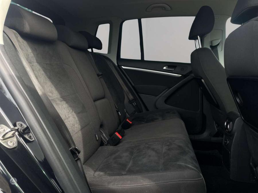 Melns Volkswagen Tiguan 2015 Viļņa, ar dzinēja tilpumu 2.00 L un nobraukumu 191 tūkst. km par 9999 €, foto 10 vietnē AUTOMOTO.COM.LV