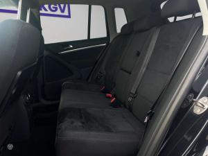 Melns Volkswagen Tiguan 2015 Viļņa, ar dzinēja tilpumu 2.00 L un nobraukumu 191 tūkst. km par 9999 €, foto 12 vietnē AUTOMOTO.COM.LV