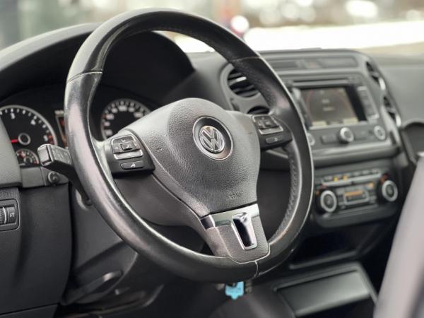 Melns Volkswagen Tiguan 2015 Rīga, ar dzinēja tilpumu 2.00 L un nobraukumu 254 tūkst. km par 11950 €, foto 4 vietnē AUTOMOTO.COM.LV