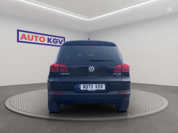 Melns Volkswagen Tiguan 2015 Viļņa, ar dzinēja tilpumu 2.00 L un nobraukumu 191 tūkst. km par 9999 €, foto 4 vietnē AUTOMOTO.COM.LV