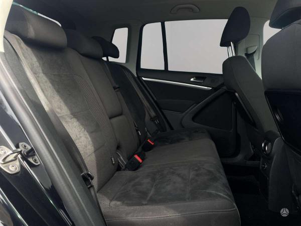 Melns Volkswagen Tiguan 2015 Viļņa, ar dzinēja tilpumu 2.00 L un nobraukumu 191 tūkst. km par 9999 €, foto 9 vietnē AUTOMOTO.COM.LV