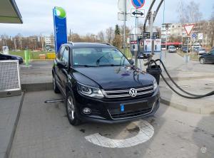 Melns Volkswagen Tiguan 2015 Viļņa, ar dzinēja tilpumu 1.97 L un nobraukumu 259 tūkst. km par 8990 €, foto 4 vietnē AUTOMOTO.COM.LV