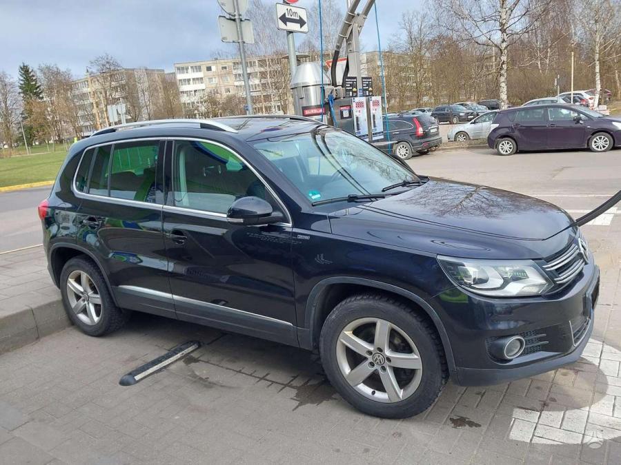 Melns Volkswagen Tiguan 2015 Viļņa, ar dzinēja tilpumu 1.97 L un nobraukumu 259 tūkst. km par 8990 €, foto 6 vietnē AUTOMOTO.COM.LV