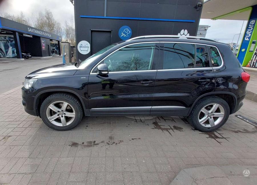 Melns Volkswagen Tiguan 2015 Viļņa, ar dzinēja tilpumu 1.97 L un nobraukumu 259 tūkst. km par 8990 €, foto 7 vietnē AUTOMOTO.COM.LV