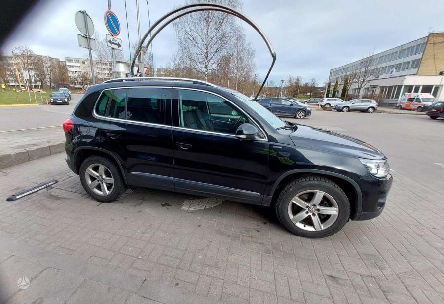 Melns Volkswagen Tiguan 2015 Viļņa, ar dzinēja tilpumu 1.97 L un nobraukumu 259 tūkst. km par 8990 €, foto 10 vietnē AUTOMOTO.COM.LV