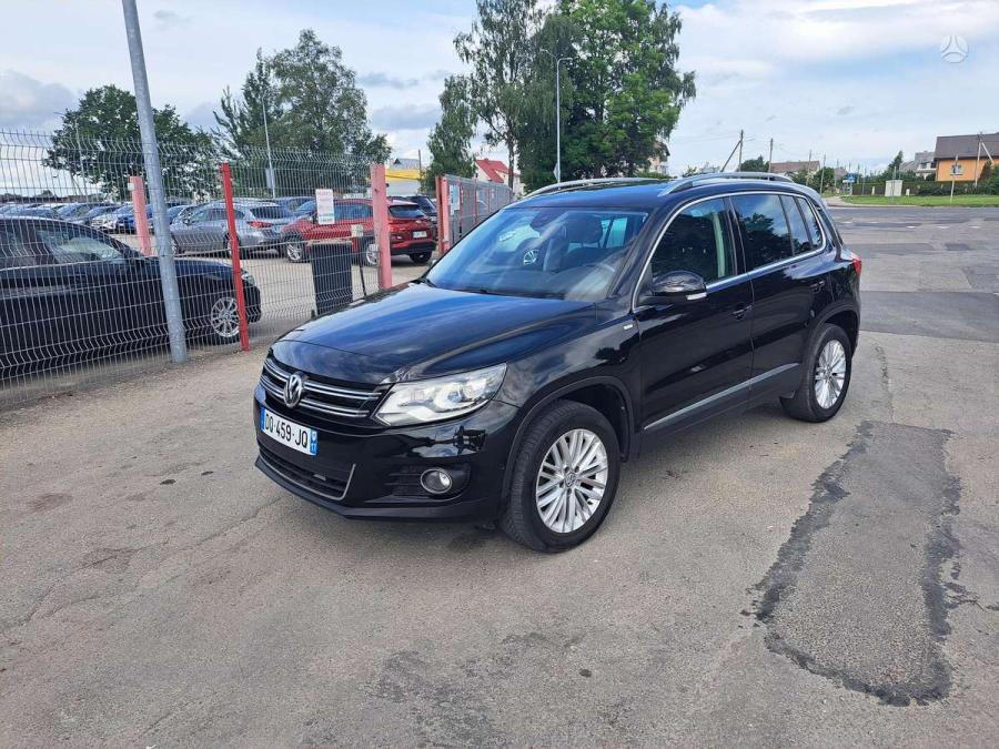Black Volkswagen Tiguan 2015 in Taurage, with an engine capacity of 2.00 L and mileage of 177 thousand km for 9650 €, photo 1 on AUTOMOTO.COM.LV