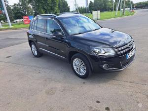 Black Volkswagen Tiguan 2015 in Taurage, with an engine capacity of 2.00 L and mileage of 177 thousand km for 9650 €, photo 3 on AUTOMOTO.COM.LV
