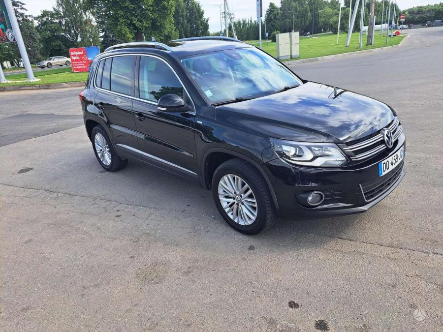 Black Volkswagen Tiguan 2015 in Taurage, with an engine capacity of 2.00 L and mileage of 177 thousand km for 9650 €, photo 3 on AUTOMOTO.COM.LV