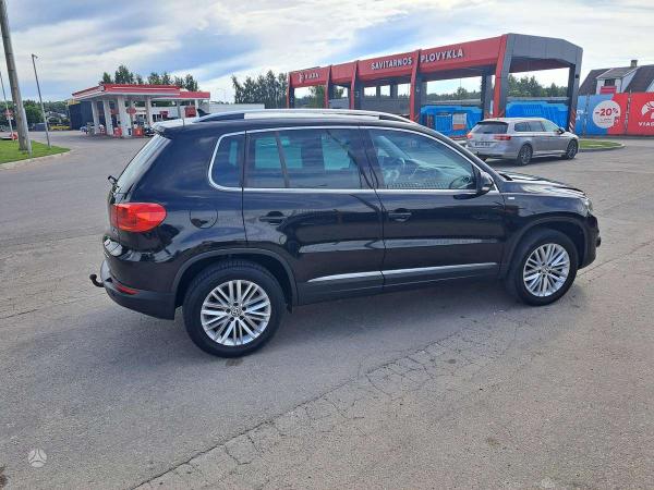 Melns Volkswagen Tiguan 2015 Tauragė, ar dzinēja tilpumu 2.00 L un nobraukumu 177 tūkst. km par 9650 €, foto 5 vietnē AUTOMOTO.COM.LV