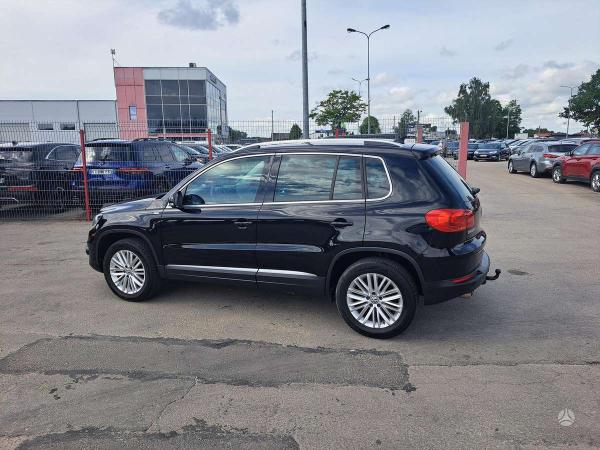 Melns Volkswagen Tiguan 2015 Tauragė, ar dzinēja tilpumu 2.00 L un nobraukumu 177 tūkst. km par 9650 €, foto 8 vietnē AUTOMOTO.COM.LV
