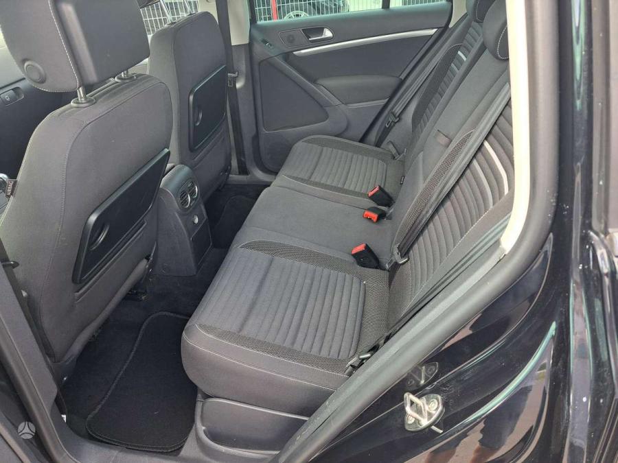 Black Volkswagen Tiguan 2015 in Taurage, with an engine capacity of 2.00 L and mileage of 177 thousand km for 9650 €, photo 10 on AUTOMOTO.COM.LV