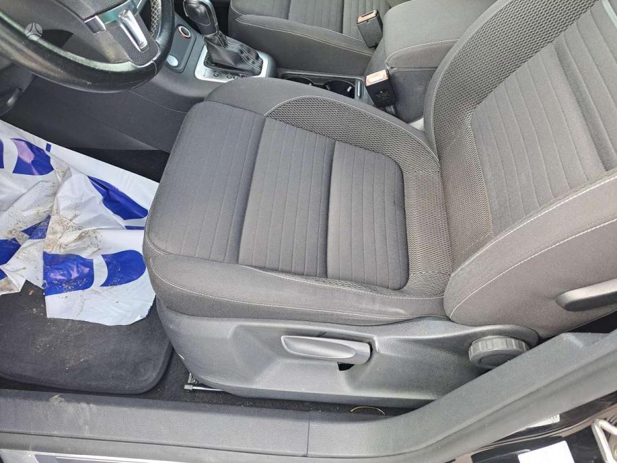 Black Volkswagen Tiguan 2015 in Taurage, with an engine capacity of 2.00 L and mileage of 177 thousand km for 9650 €, photo 12 on AUTOMOTO.COM.LV