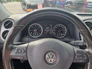 Black Volkswagen Tiguan 2015 in Taurage, with an engine capacity of 2.00 L and mileage of 177 thousand km for 9650 €, photo 13 on AUTOMOTO.COM.LV