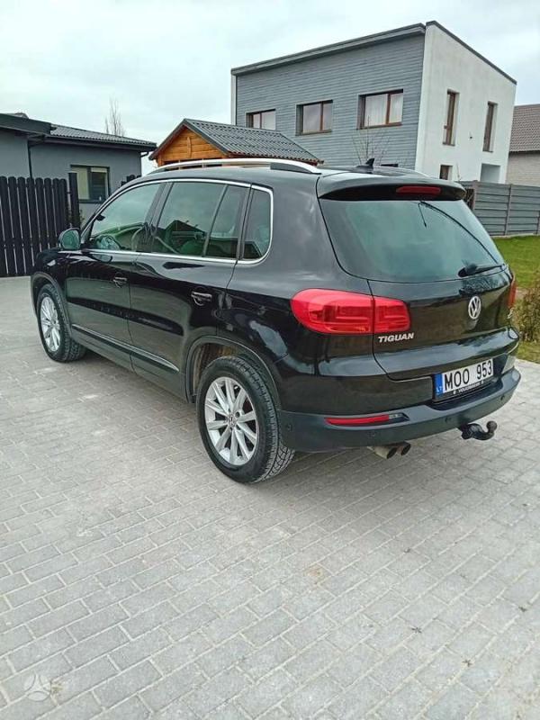 Black Volkswagen Tiguan 2015 in Siauliai, with an engine capacity of 1.97 L and mileage of 247 thousand km for 9150 €, photo 4 on AUTOMOTO.COM.LV