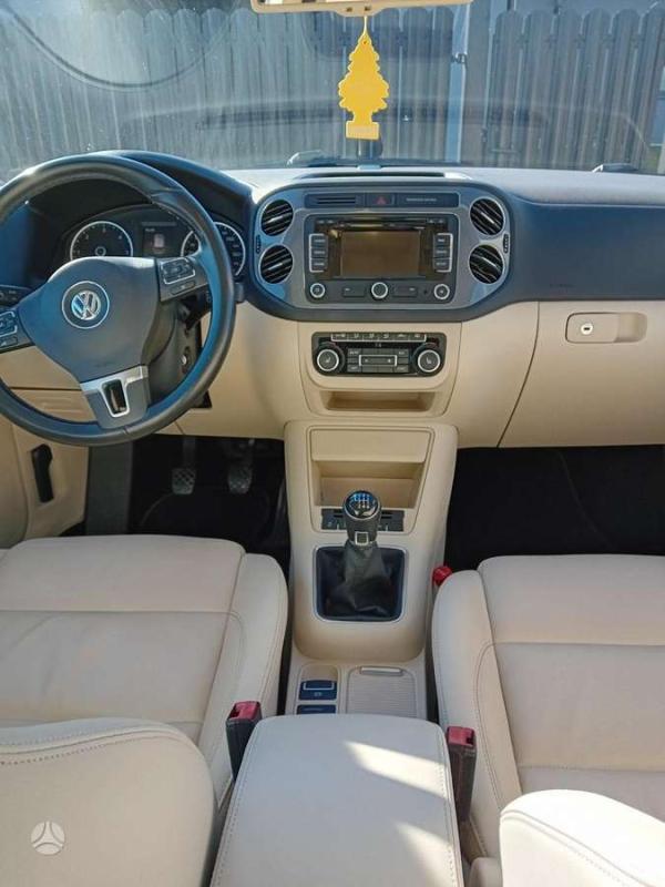 Black Volkswagen Tiguan 2015 in Siauliai, with an engine capacity of 1.97 L and mileage of 247 thousand km for 9150 €, photo 10 on AUTOMOTO.COM.LV