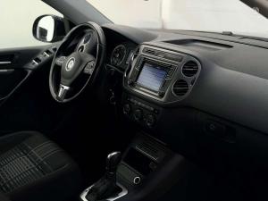 Black Volkswagen Tiguan 2015 in Vilnius, with an engine capacity of 1.97 L and mileage of 260 thousand km for 9900 €, photo 15 on AUTOMOTO.COM.LV
