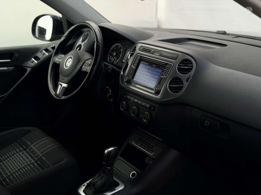 Black Volkswagen Tiguan 2015 in Vilnius, with an engine capacity of 1.97 L and mileage of 260 thousand km for 9900 €, photo 15 on AUTOMOTO.COM.LV