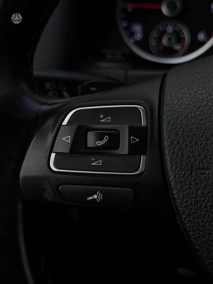 Black Volkswagen Tiguan 2015 in Vilnius, with an engine capacity of 1.97 L and mileage of 260 thousand km for 9900 €, photo 26 on AUTOMOTO.COM.LV