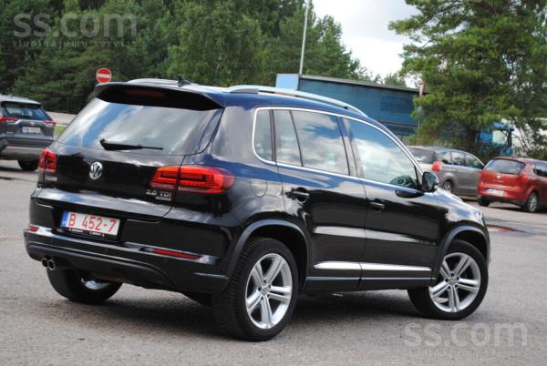 Black Volkswagen Tiguan 2015 in Riga, with an engine capacity of 2.00 L and mileage of 249 thousand km for 12490 €, photo 2 on AUTOMOTO.COM.LV