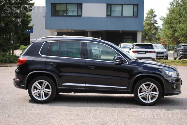 Black Volkswagen Tiguan 2015 in Riga, with an engine capacity of 2.00 L and mileage of 249 thousand km for 12490 €, photo 6 on AUTOMOTO.COM.LV