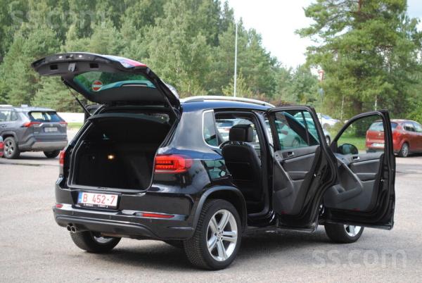 Black Volkswagen Tiguan 2015 in Riga, with an engine capacity of 2.00 L and mileage of 249 thousand km for 12490 €, photo 8 on AUTOMOTO.COM.LV