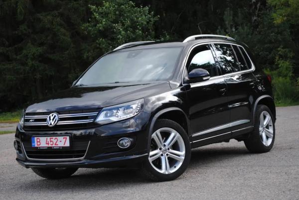Black Volkswagen Tiguan 2015 in Riga, with an engine capacity of 2.00 L and mileage of 249 thousand km for 12490 €, photo 1 on AUTOMOTO.COM.LV