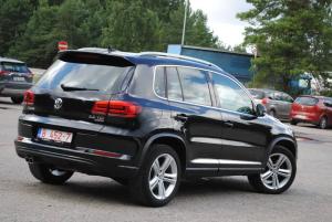 Black Volkswagen Tiguan 2015 in Riga, with an engine capacity of 2.00 L and mileage of 249 thousand km for 12490 €, photo 3 on AUTOMOTO.COM.LV