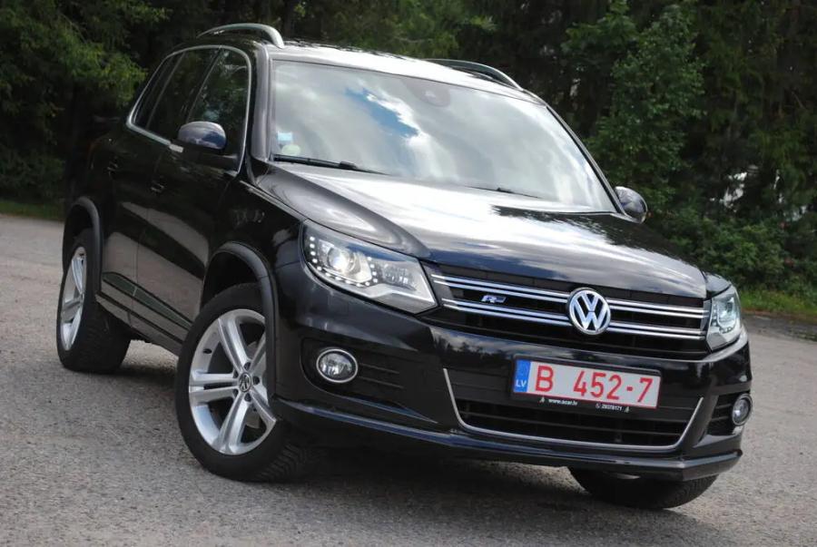 Black Volkswagen Tiguan 2015 in Riga, with an engine capacity of 2.00 L and mileage of 249 thousand km for 12490 €, photo 5 on AUTOMOTO.COM.LV