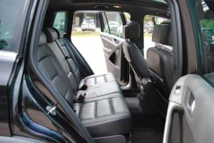 Black Volkswagen Tiguan 2015 in Riga, with an engine capacity of 2.00 L and mileage of 249 thousand km for 12490 €, photo 10 on AUTOMOTO.COM.LV