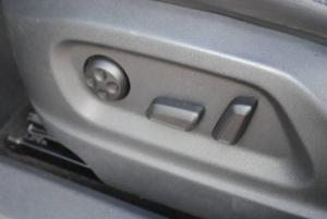Black Volkswagen Tiguan 2015 in Riga, with an engine capacity of 2.00 L and mileage of 249 thousand km for 12490 €, photo 16 on AUTOMOTO.COM.LV