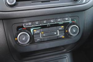 Black Volkswagen Tiguan 2015 in Riga, with an engine capacity of 2.00 L and mileage of 249 thousand km for 12490 €, photo 23 on AUTOMOTO.COM.LV