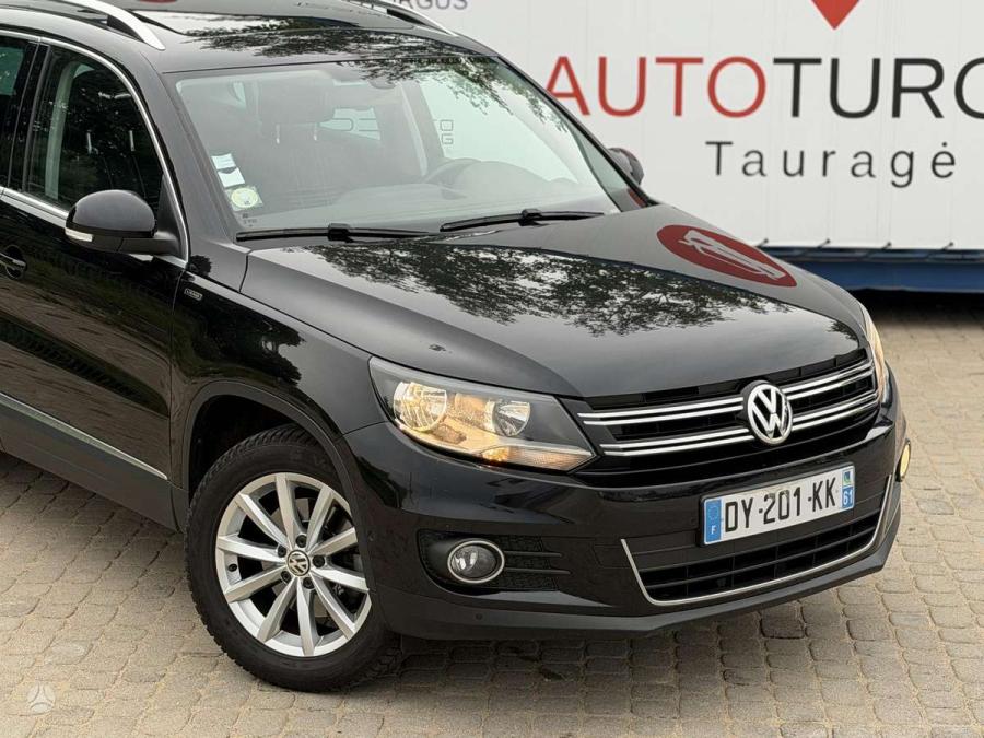Black Volkswagen Tiguan 2015 in Taurage, with an engine capacity of 1.97 L and mileage of 235 thousand km for 8700 €, photo 5 on AUTOMOTO.COM.LV