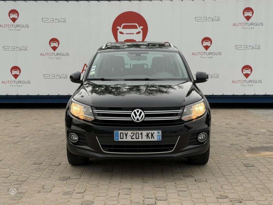 Black Volkswagen Tiguan 2015 in Taurage, with an engine capacity of 1.97 L and mileage of 235 thousand km for 8700 €, photo 6 on AUTOMOTO.COM.LV