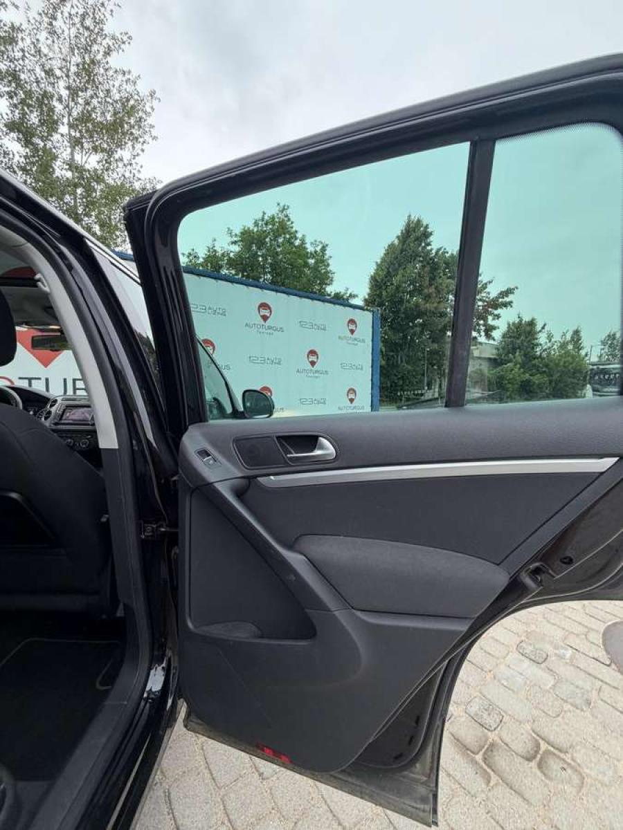 Black Volkswagen Tiguan 2015 in Taurage, with an engine capacity of 1.97 L and mileage of 235 thousand km for 8700 €, photo 33 on AUTOMOTO.COM.LV