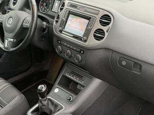 Black Volkswagen Tiguan 2015 in Taurage, with an engine capacity of 1.97 L and mileage of 235 thousand km for 8700 €, photo 39 on AUTOMOTO.COM.LV