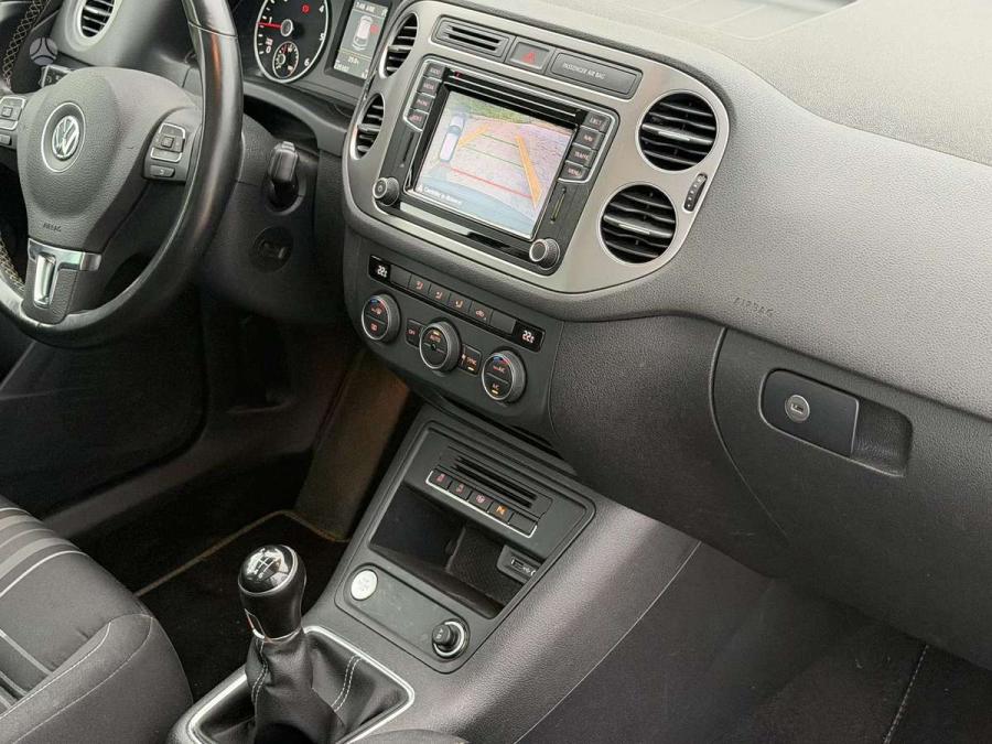 Black Volkswagen Tiguan 2015 in Taurage, with an engine capacity of 1.97 L and mileage of 235 thousand km for 8700 €, photo 39 on AUTOMOTO.COM.LV