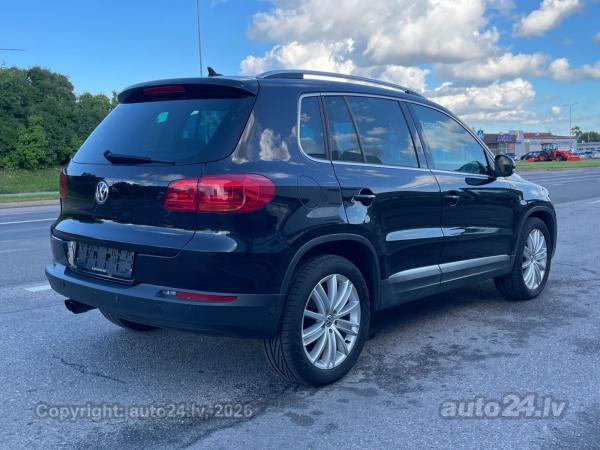 Black Volkswagen Tiguan 2015 in Viljandi, with an engine capacity of 2.00 L and mileage of 170 thousand km for 10980 €, photo 3 on AUTOMOTO.COM.LV