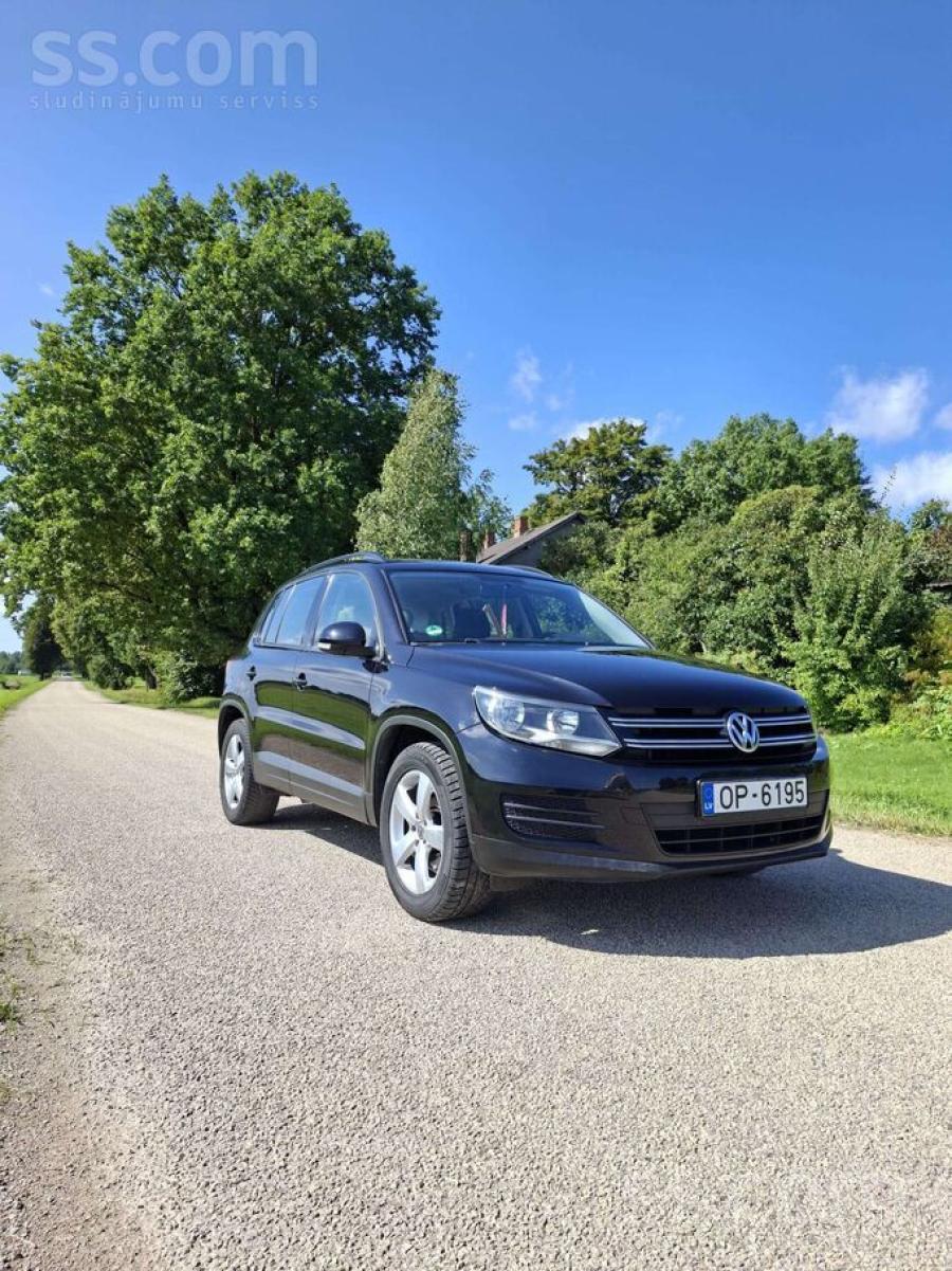 Black Volkswagen Tiguan 2015 in Aizkraukle, with an engine capacity of 1.40 L and mileage of 148 thousand km for 9800 €, photo 3 on AUTOMOTO.COM.LV