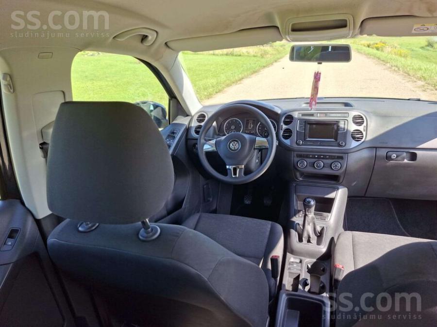 Black Volkswagen Tiguan 2015 in Aizkraukle, with an engine capacity of 1.40 L and mileage of 148 thousand km for 9800 €, photo 7 on AUTOMOTO.COM.LV