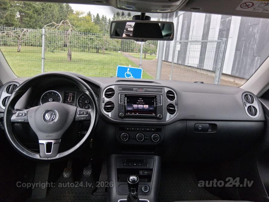 Black Volkswagen Tiguan 2015 in Tallinn, with an engine capacity of 1.40 L and mileage of 112 thousand km for 8290 €, photo 6 on AUTOMOTO.COM.LV